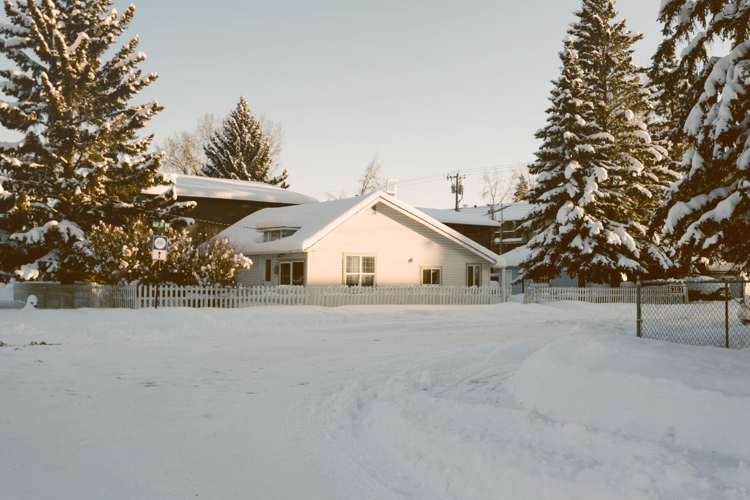 Snow Shovelling Service Canada — Quick & Reliable Snow Removal
